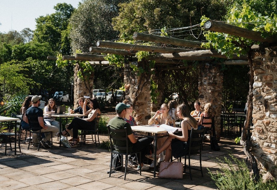 Akademia-studente draf nou ook klas by die Leriba-kampus in Centurion ...