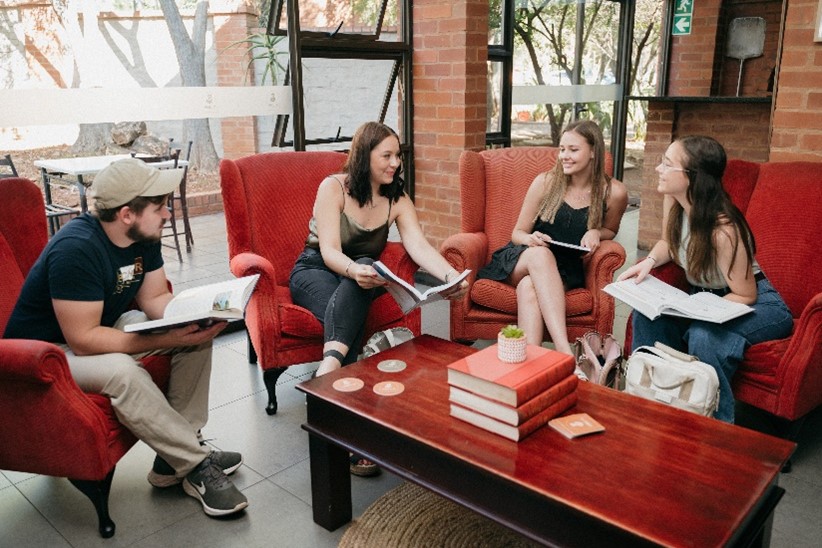 Akademia-studente draf nou ook klas by die Leriba-kampus in Centurion ...