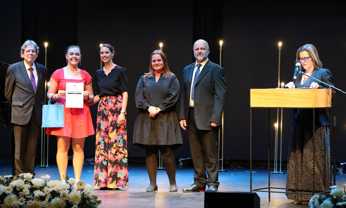 Akademia-prestigefunksie: Applous vir akademiese uitnemendheid en ...