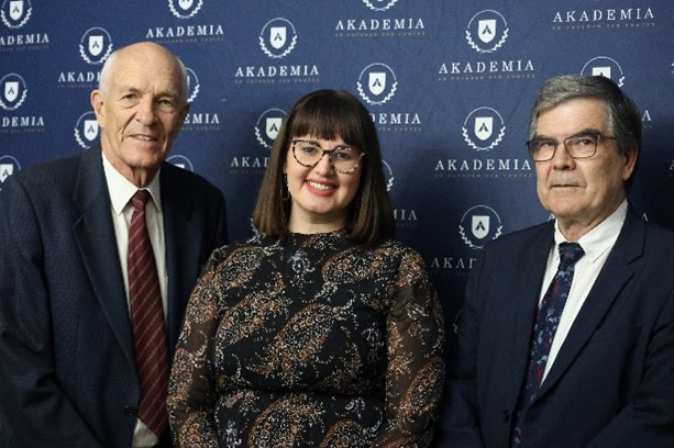 Van toeka se bordkryt na klaskamer in die kuberruimte - Akademia