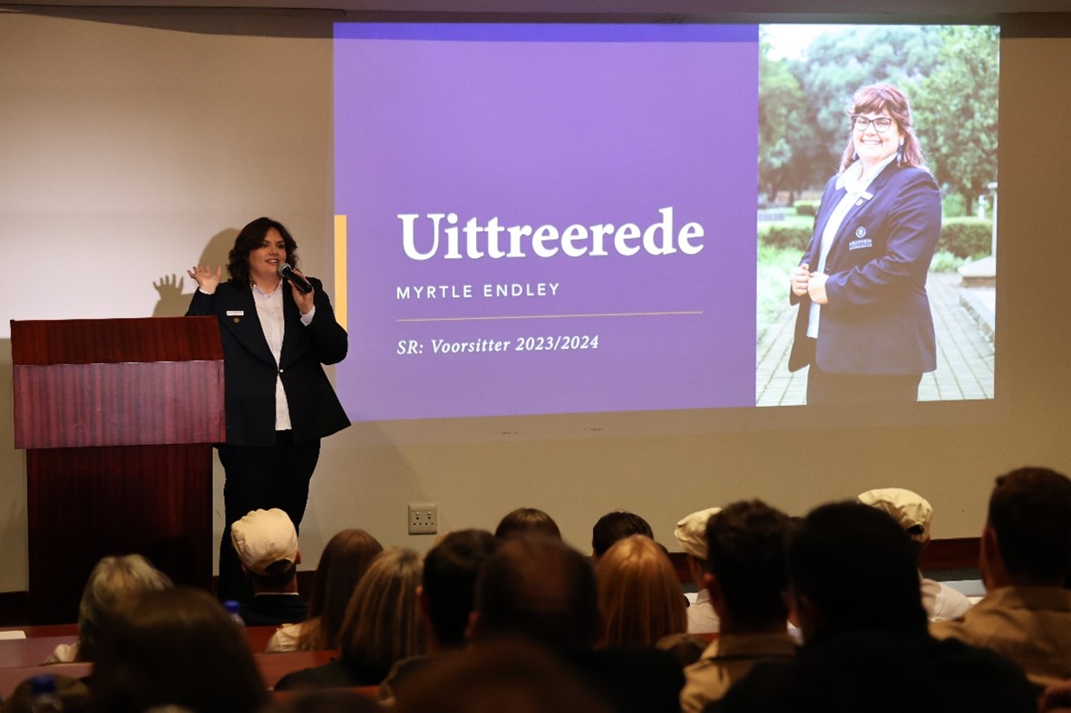 Seënbede en vonkelwyn vir nuutverkose Akademia-SR - Akademia